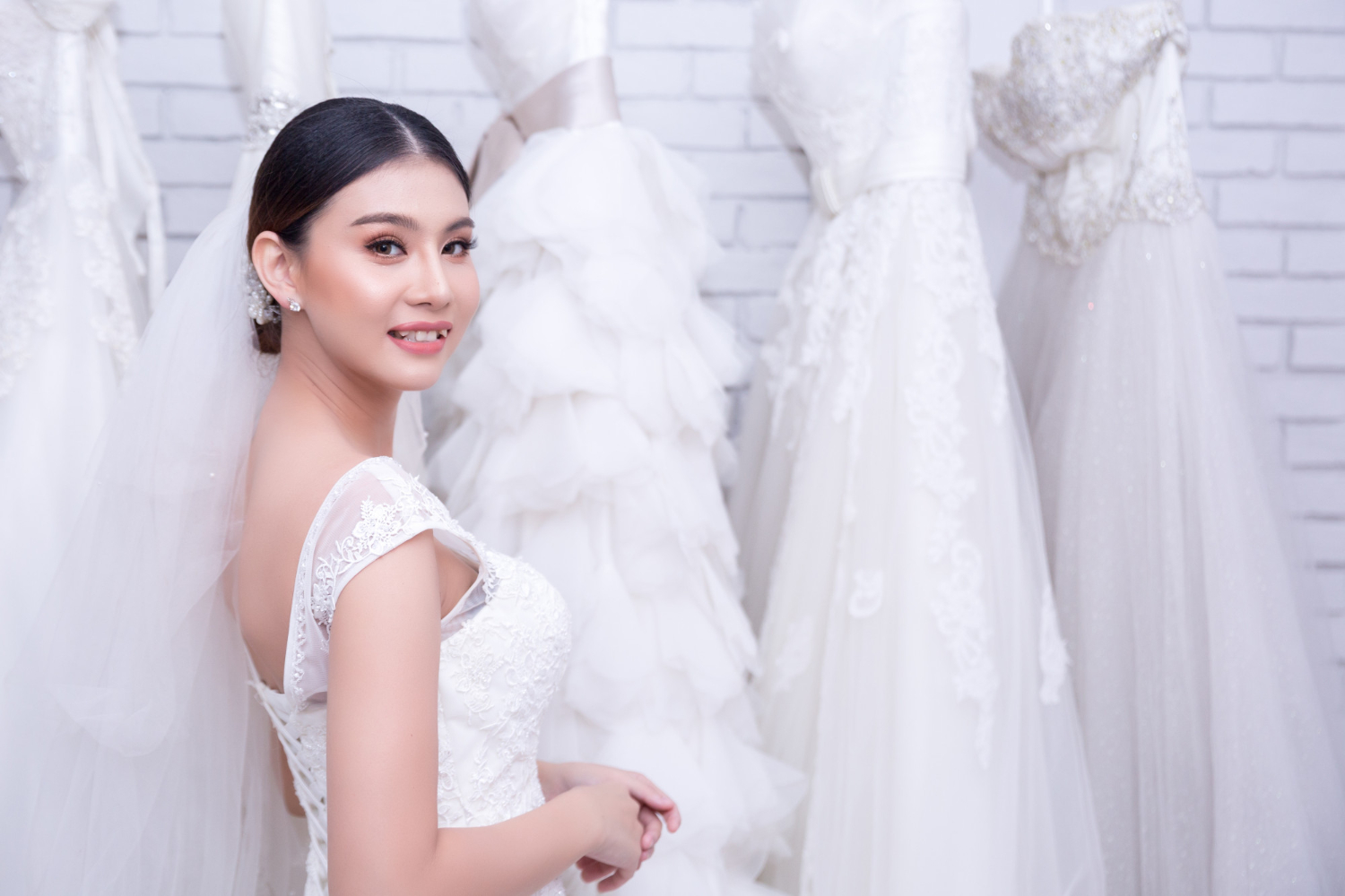 Filipina Brides - Finding the Right Filipino Wife - The Filipina bride